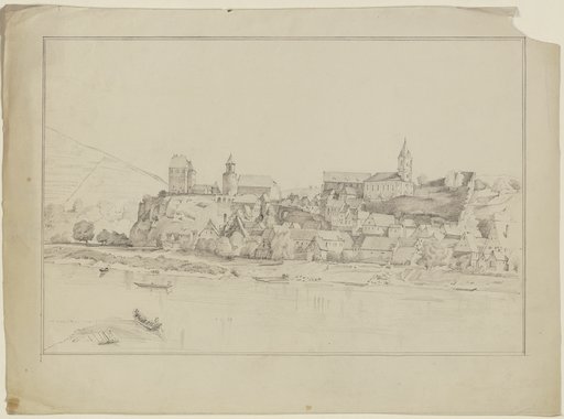 Ansicht eines in hügeliger Landschaft an einem Fluss gelegenen Ortes ...